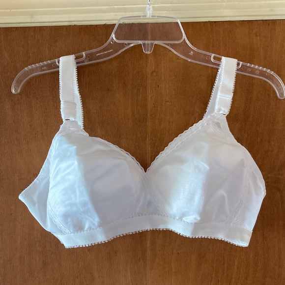 Playtex | Intimates & Sleepwear | Nib Playtex Cross Your Heart Bra Size ...